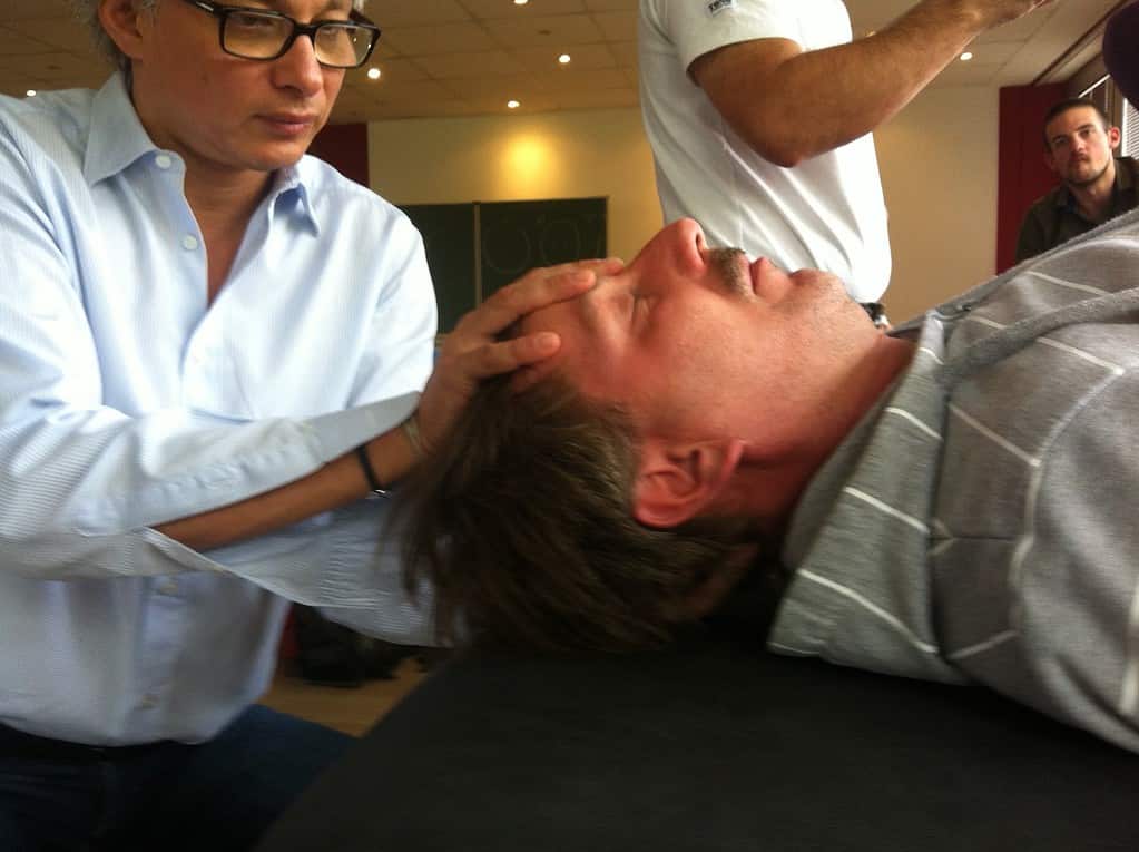 INTERVIEW: Bewegung im Denken, Fühlen und Handeln – Osteopathie in Hamburg